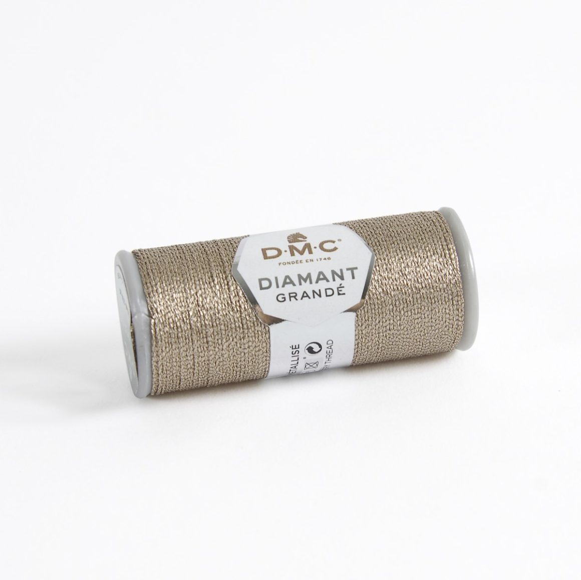 DMC Diamant Grandé ist ein Glitzer-Garn für brilliante Effekte beim Sticken